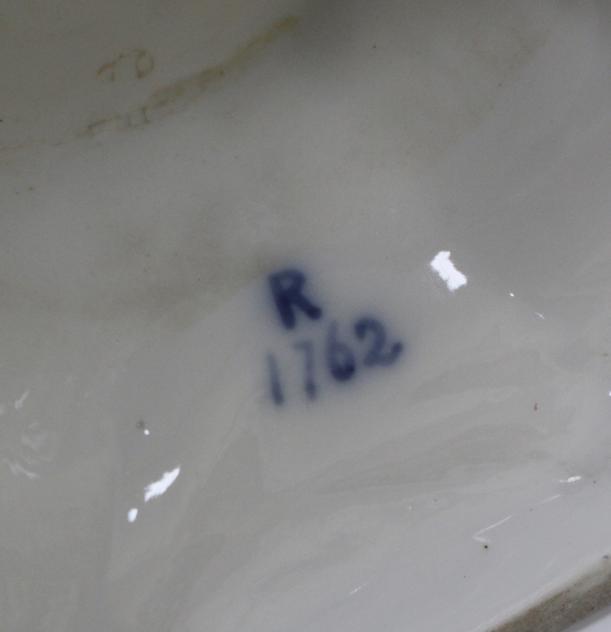 the R 1762 mark, I've seen this a few times | Antiques Board