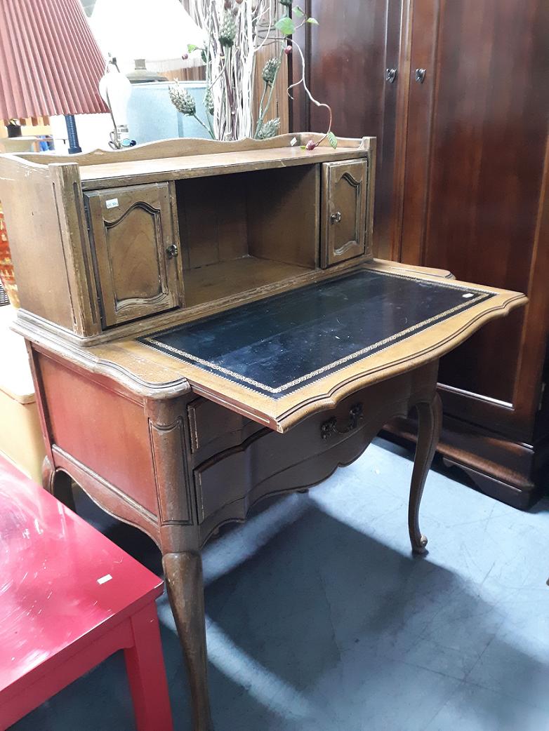 Mid Century Sligh Lowry Queen Anne Desk. | Antiques Board