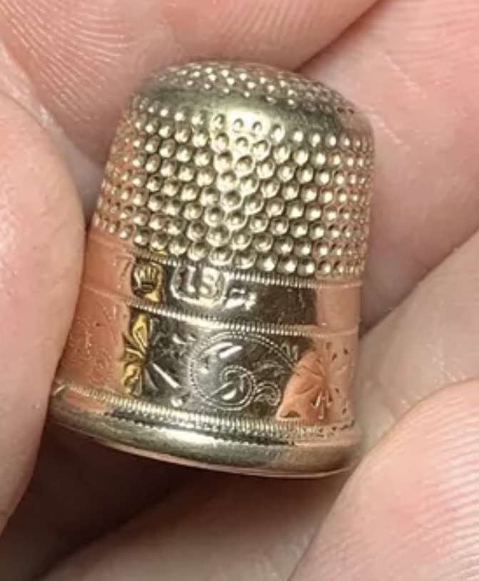 Thimble. Gold or gold plated silver? | Antiques Board
