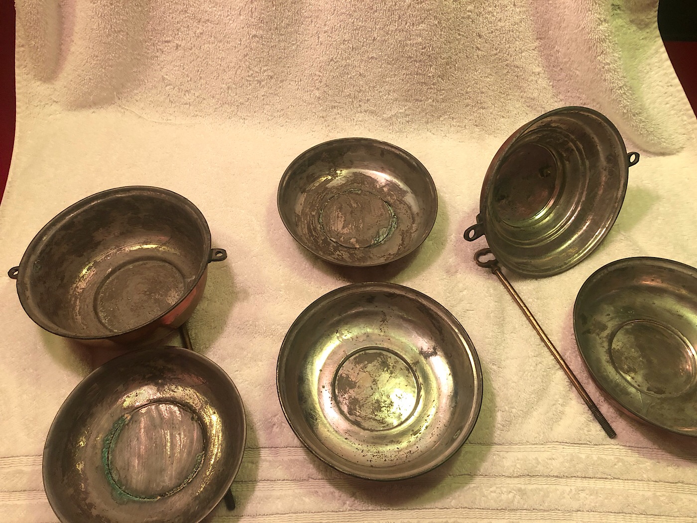 Help identifying, what is this 3 tin bowls? | Antiques Board