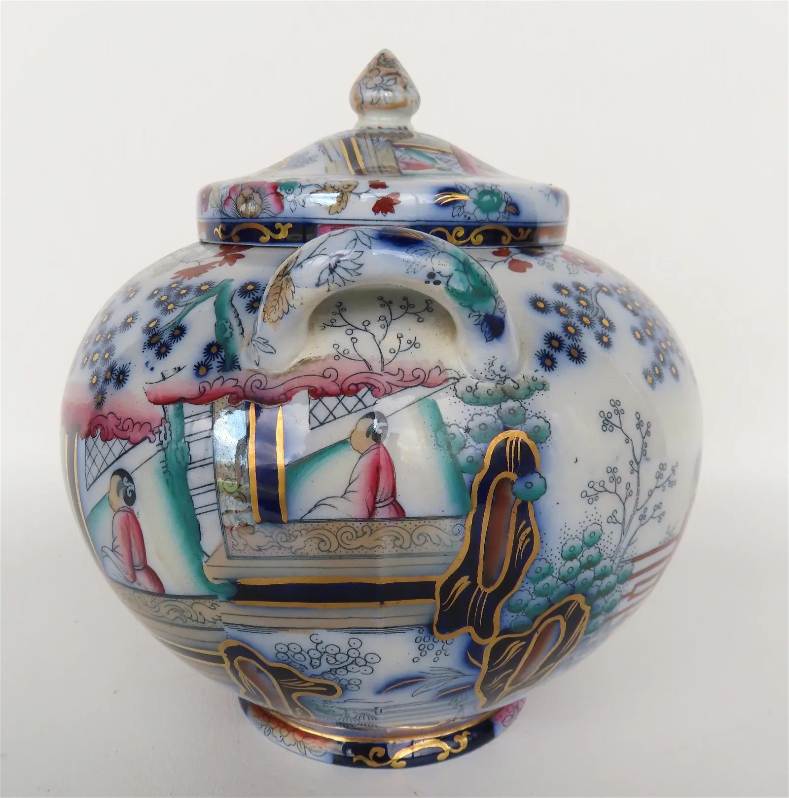 Jar with perforated insert, what is that for? This is English ...