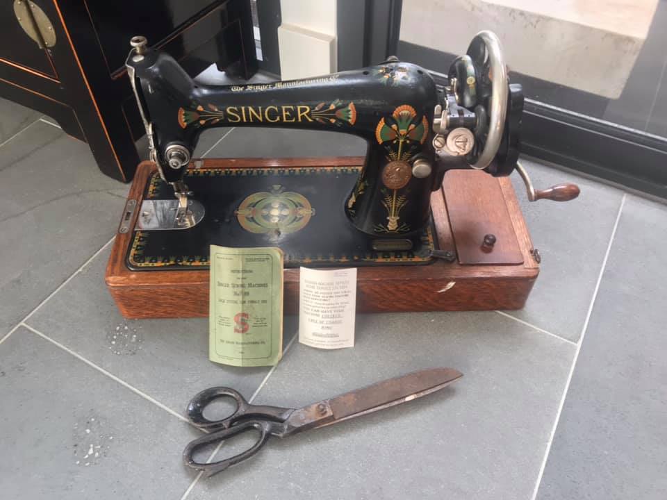 Singer 66 Hand-Crank Sewing Machine (1919) | Antiques Board