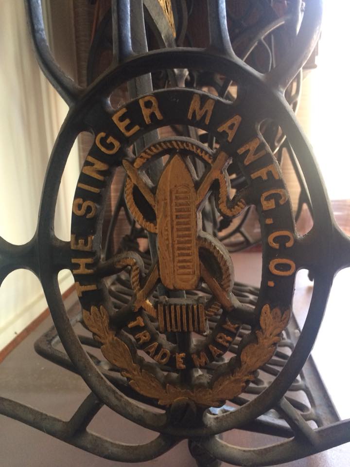 Singer 66K Treadle Sewing Machine w/Lotus Decals (1926) | Antiques Board