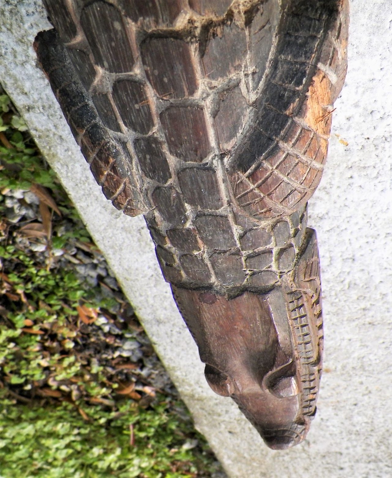 Cool carved wood alligator folk art? Carved symbol artist's signature ...