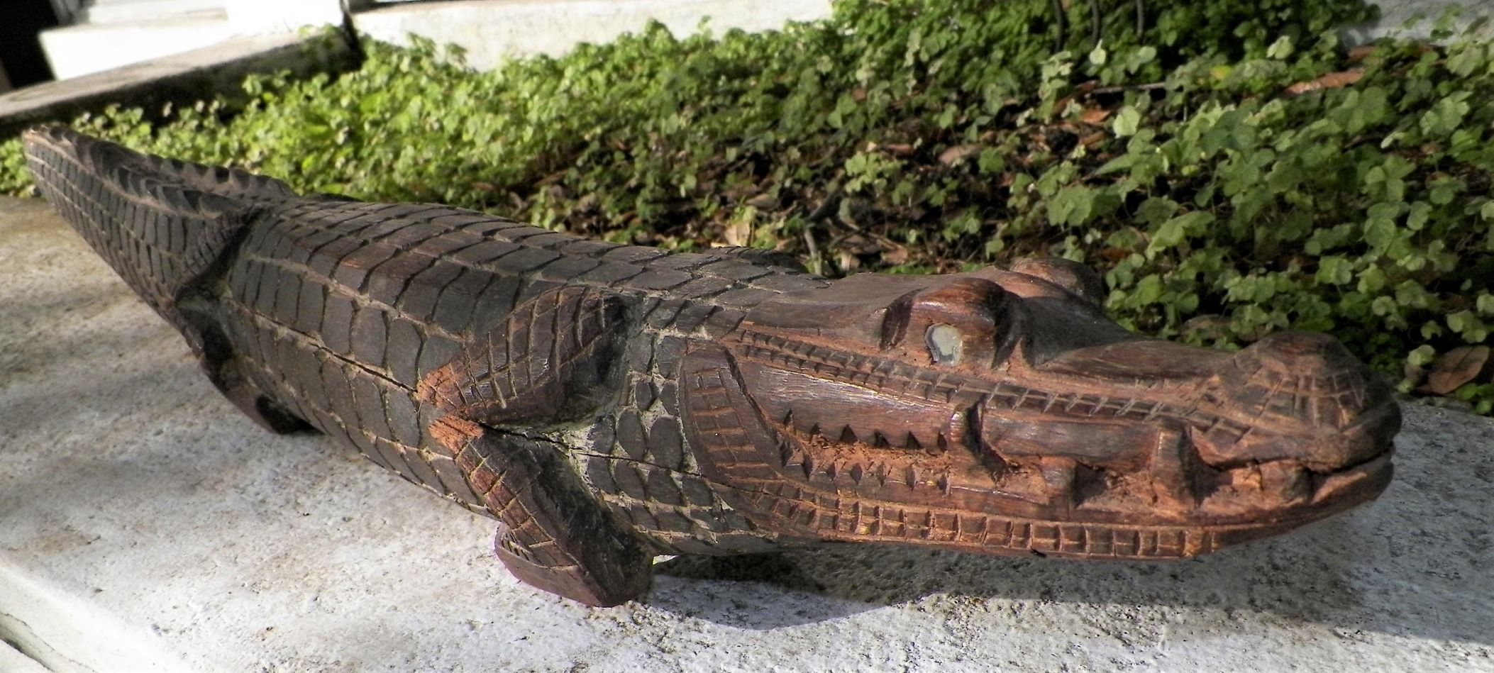 Cool carved wood alligator folk art? Carved symbol artist's signature ...