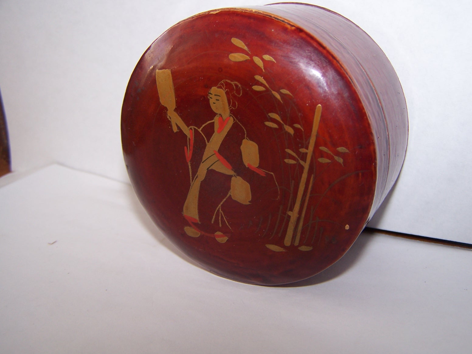 Japanese Lacquerware Tea caddy, What is she doing? | Antiques Board