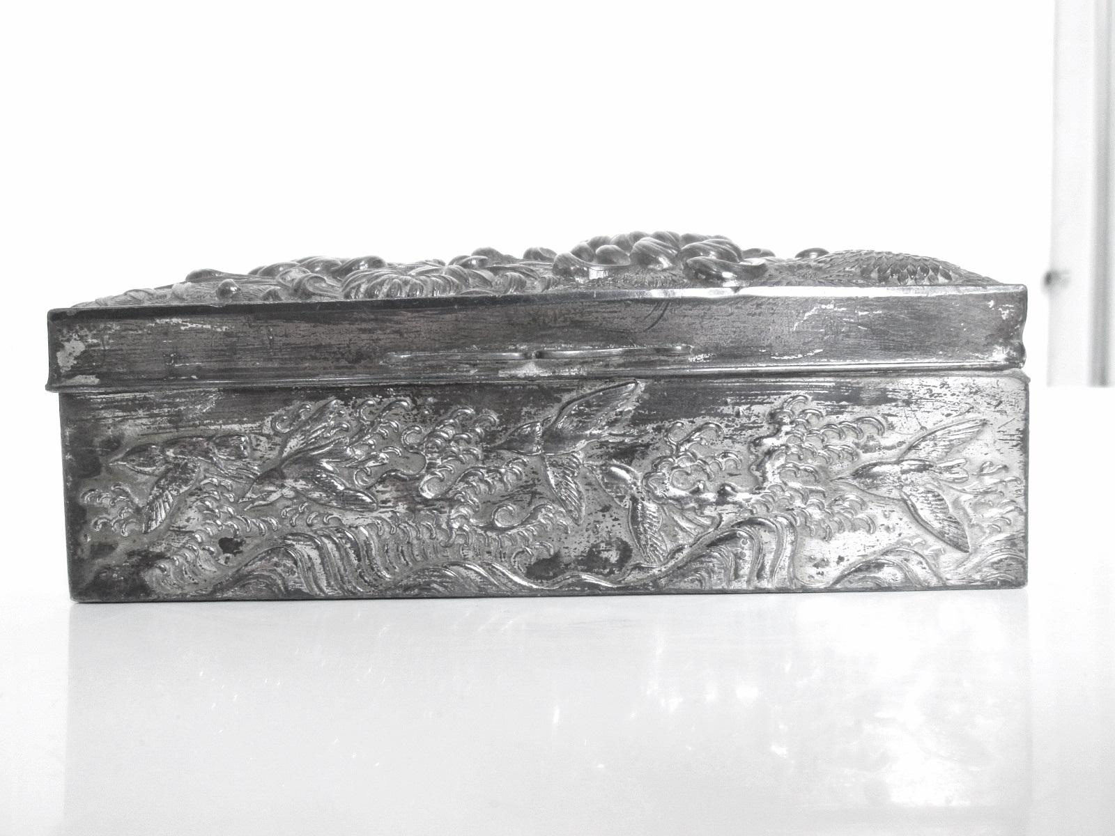 Japanese metal box | Antiques Board