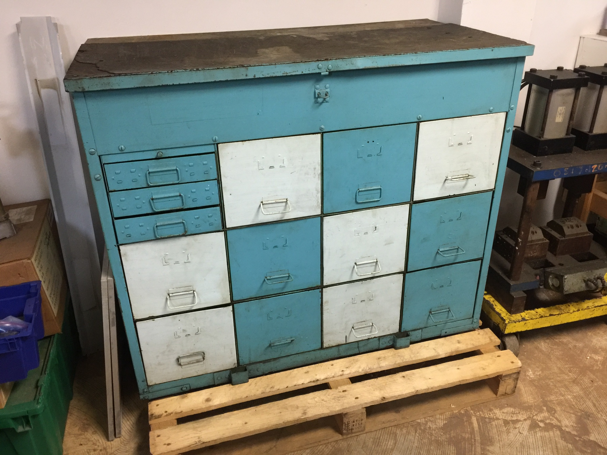 Steel chest of drawers | Antiques Board