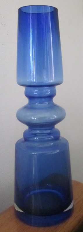 Modern blue glass vase | Antiques Board