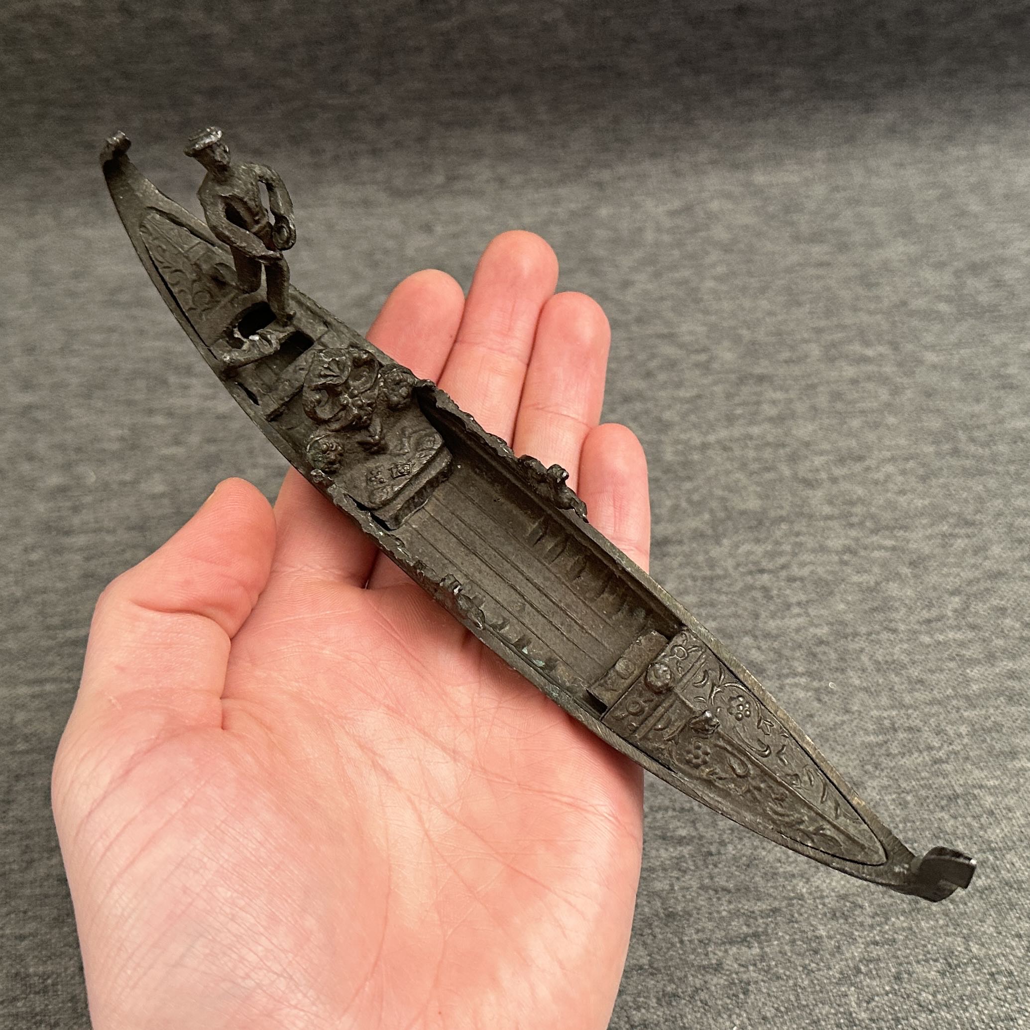 Bronze boat figure | Antiques Board