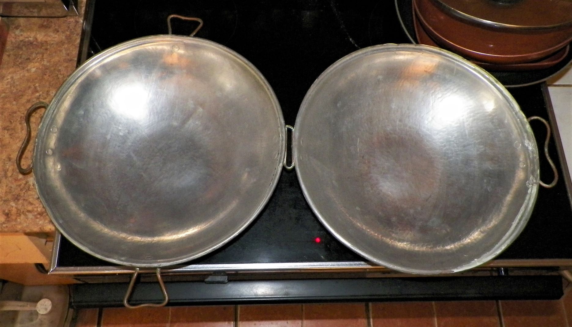 CLAM SHELL SHAPED, HAMMERED COPPER - OLD PAELLA PAN/POT? | Antiques Board