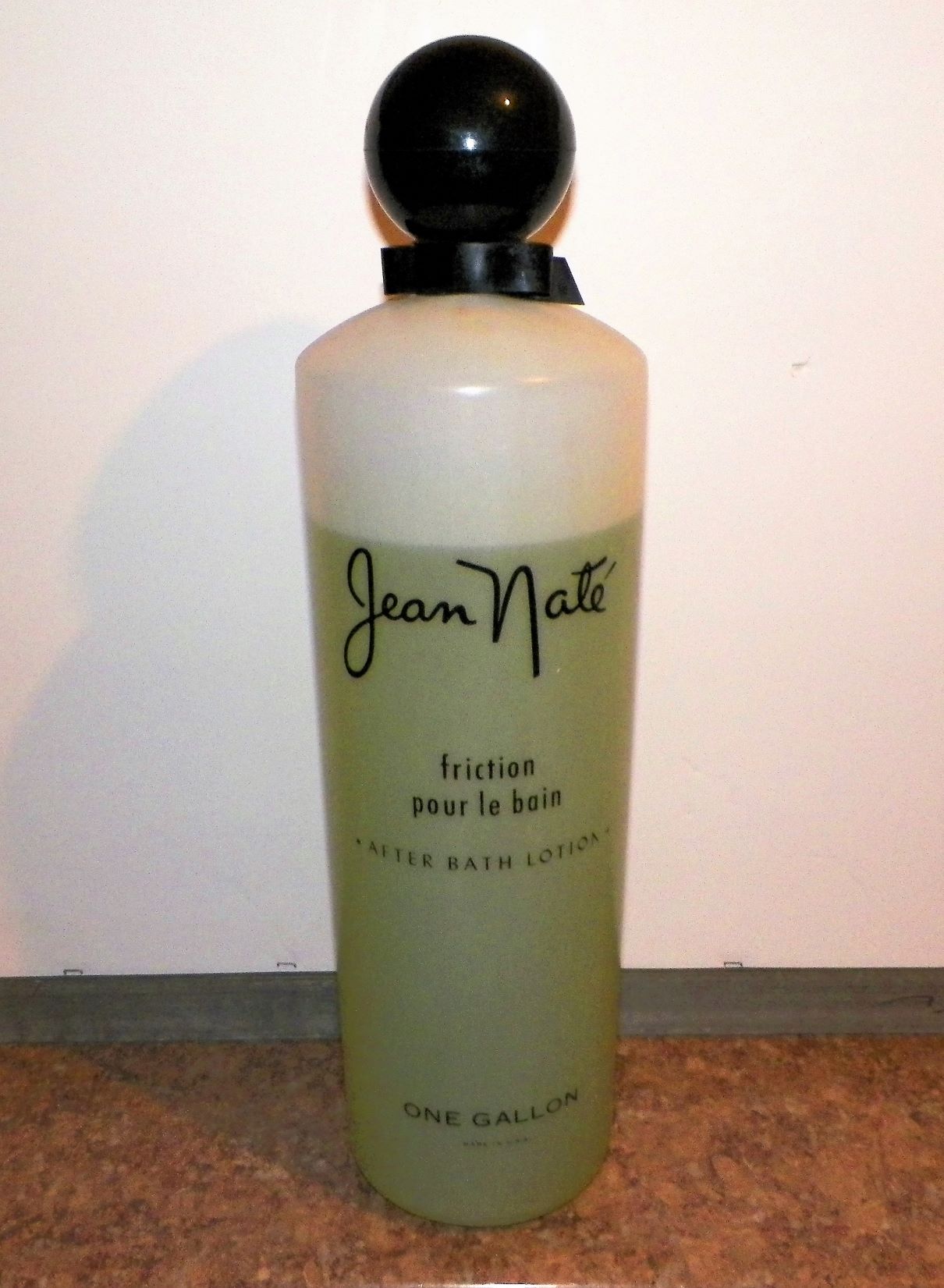 1 GALLON JEAN NATE BOTTLE OF FRICTION POUR LE BAIN COUNTER TOP ...
