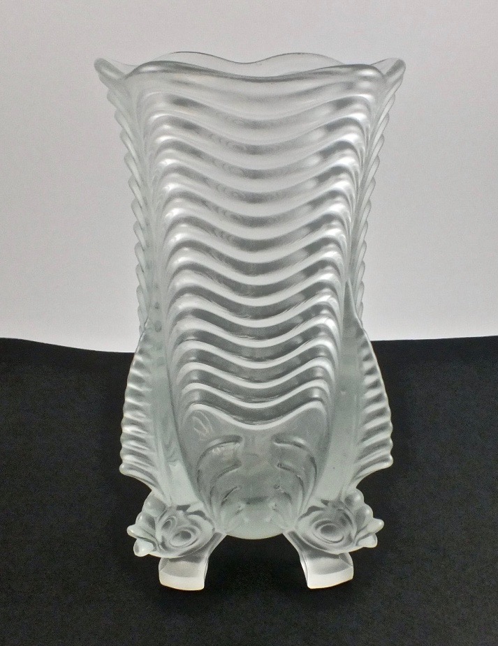 Need Help to ID Frosted Glass Wavy Vase w Fish Feet | Antiques Board