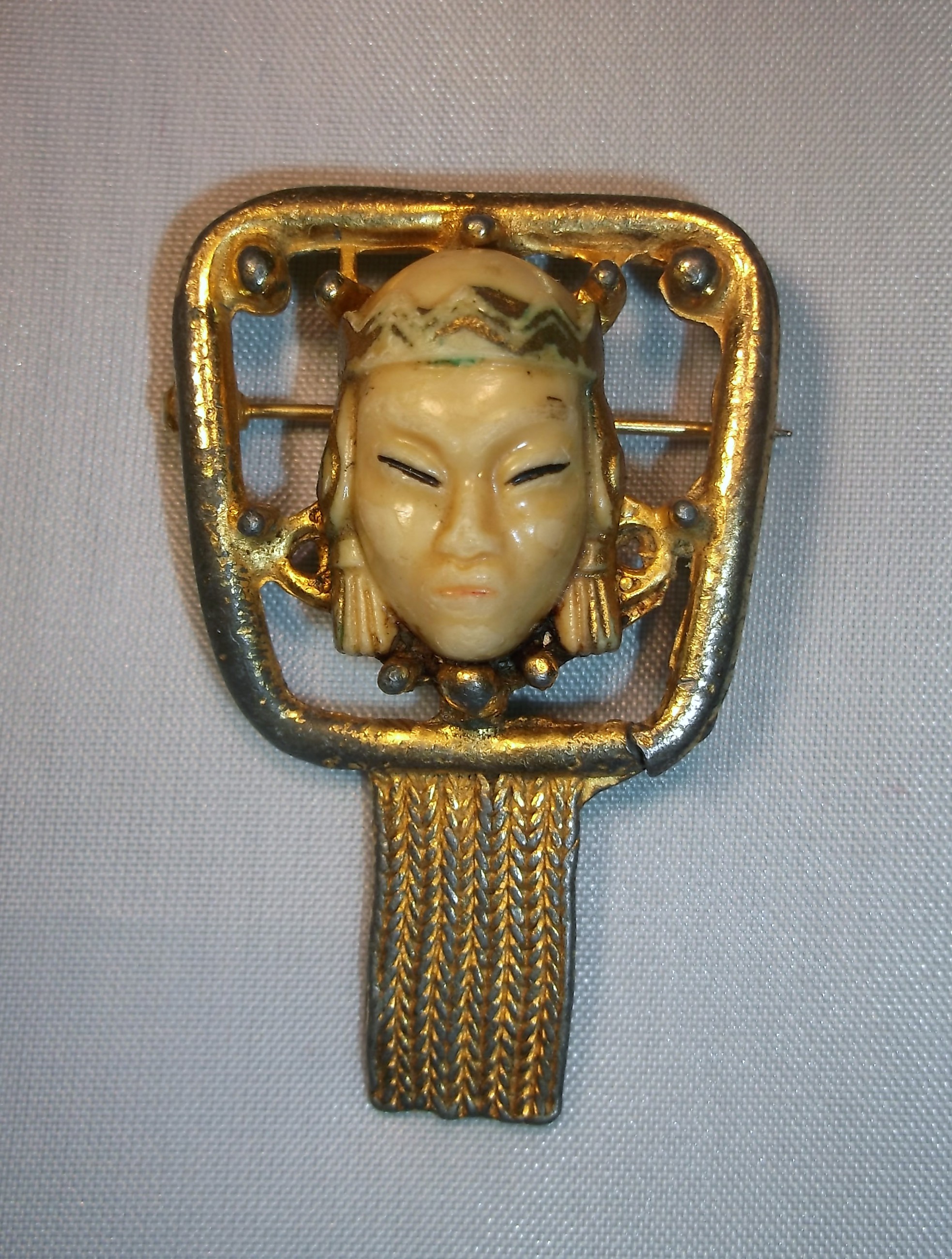 Selro/Selini Thai Girl Cast Gold Tone Metal Cufflink Pair? | Antiques Board