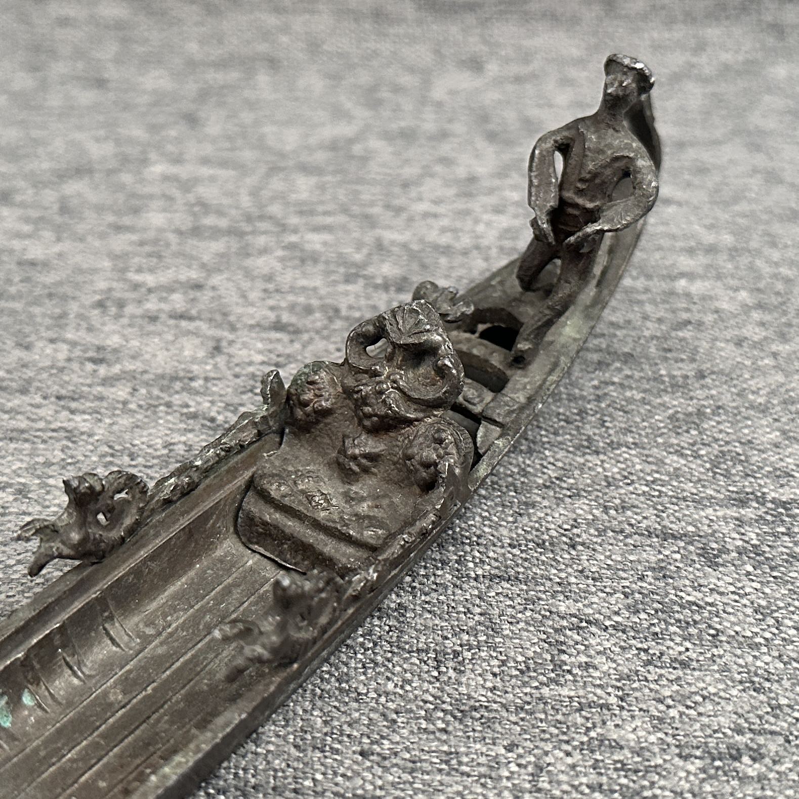 Bronze boat figure | Antiques Board