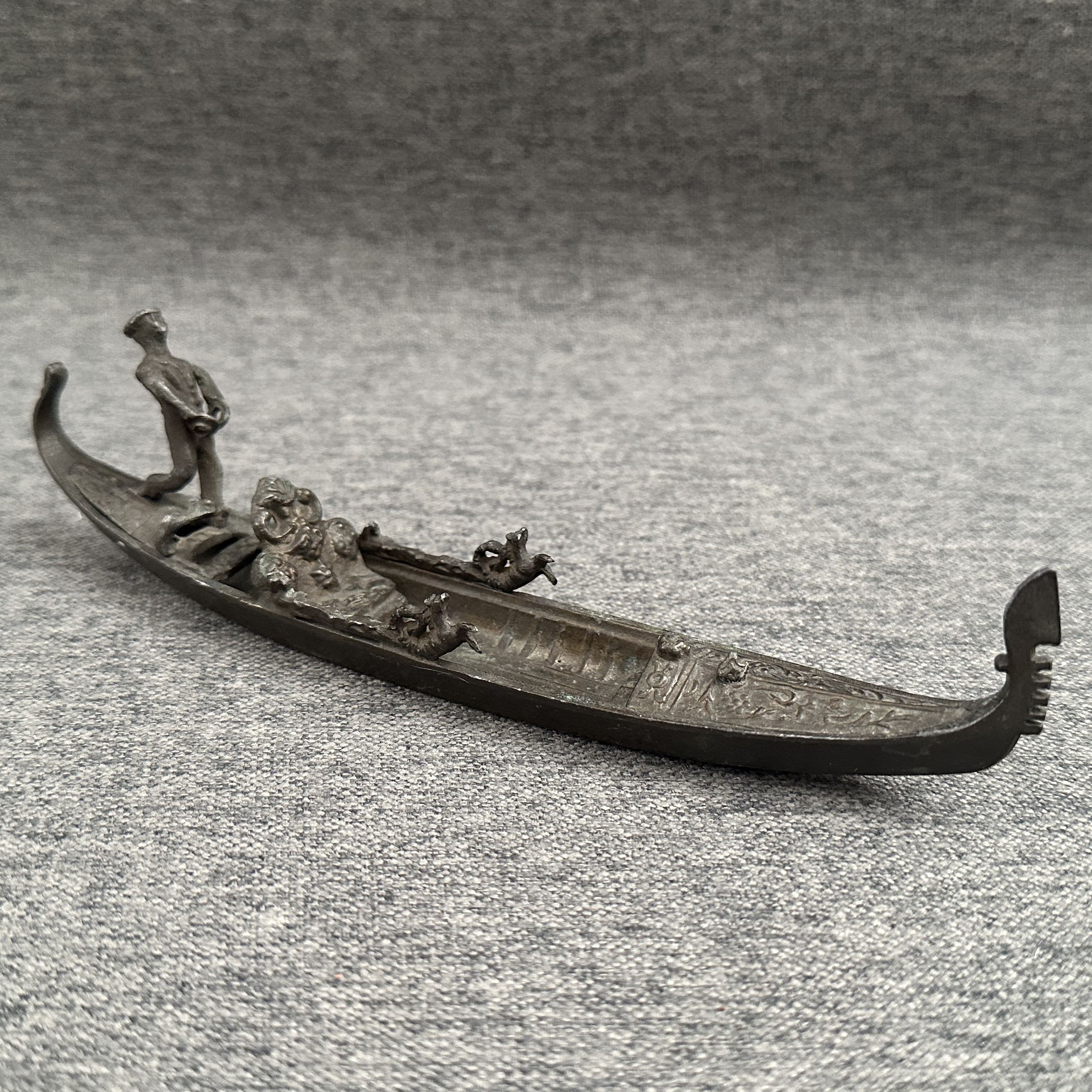 Bronze boat figure | Antiques Board