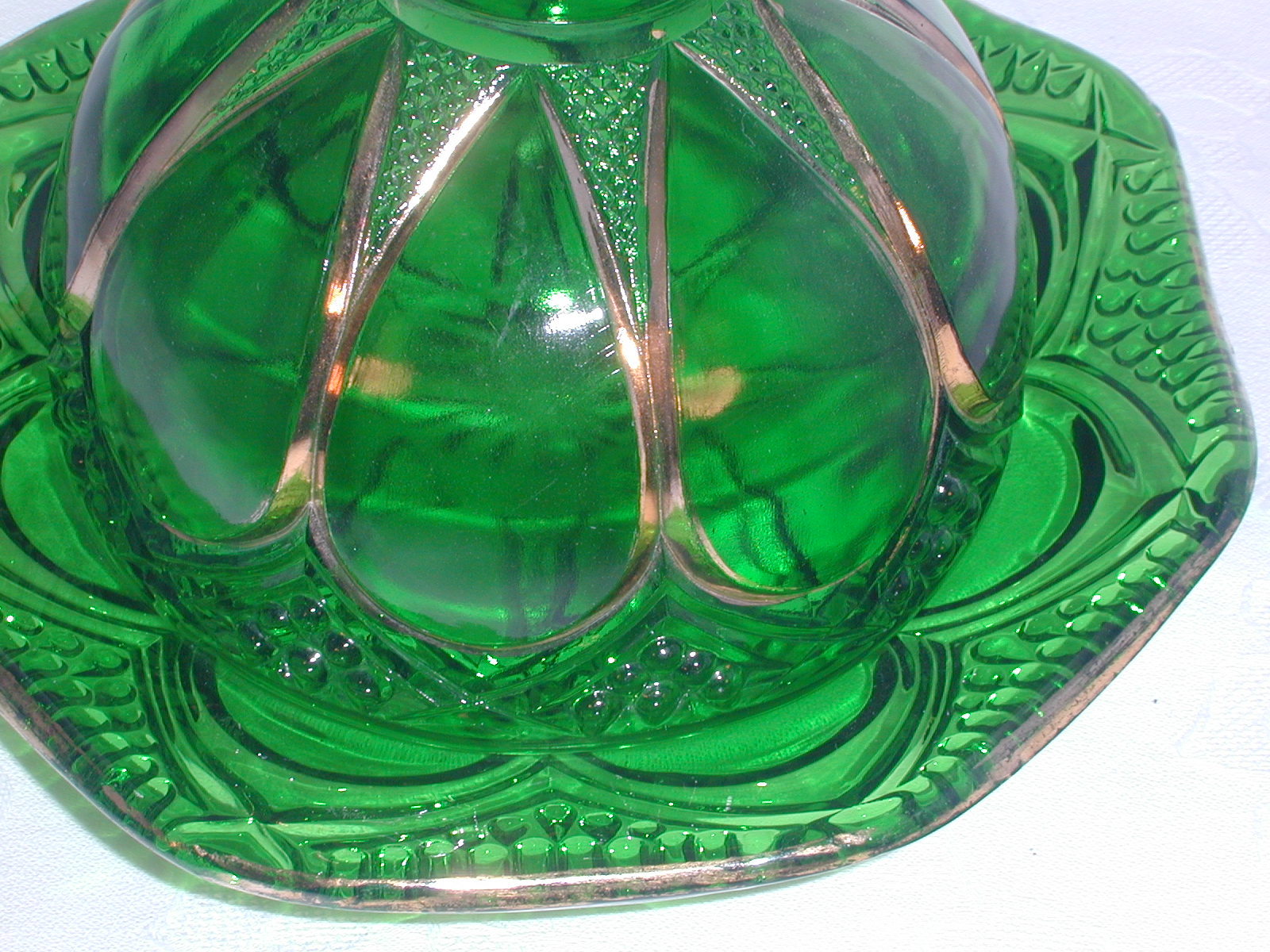 Emerald with gold domed butter, help with pattern, please. | Antiques Board