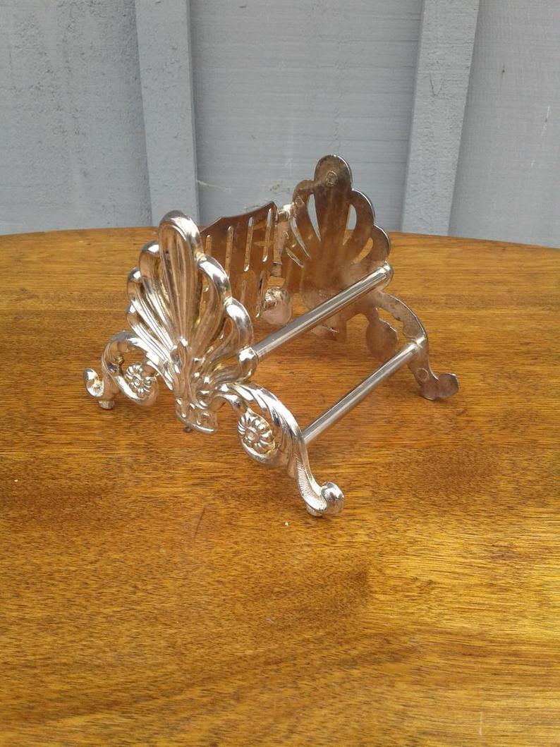 No clue what this silver-toned thingy is - do you? | Antiques Board