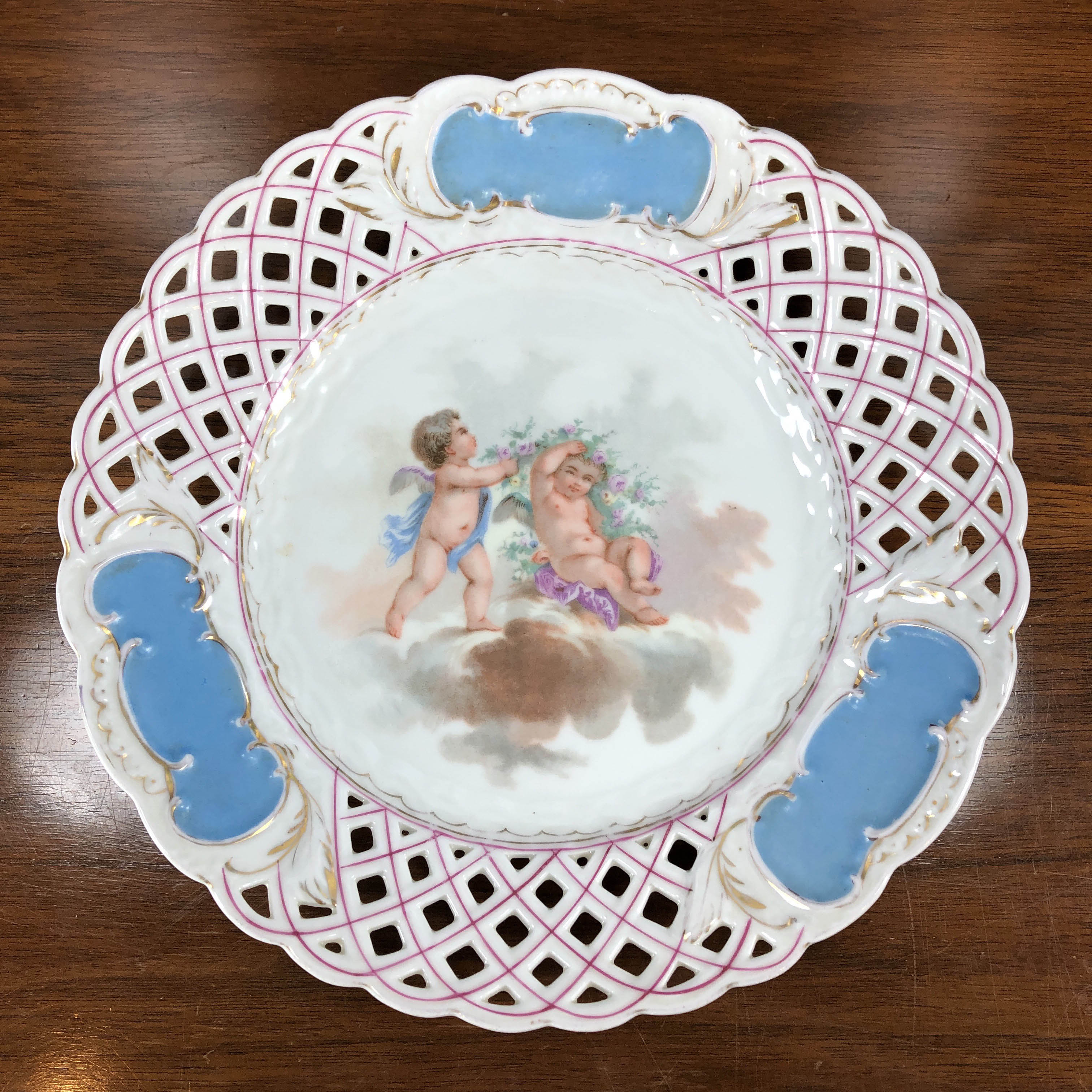 Age of reticulated cherub plate | Antiques Board