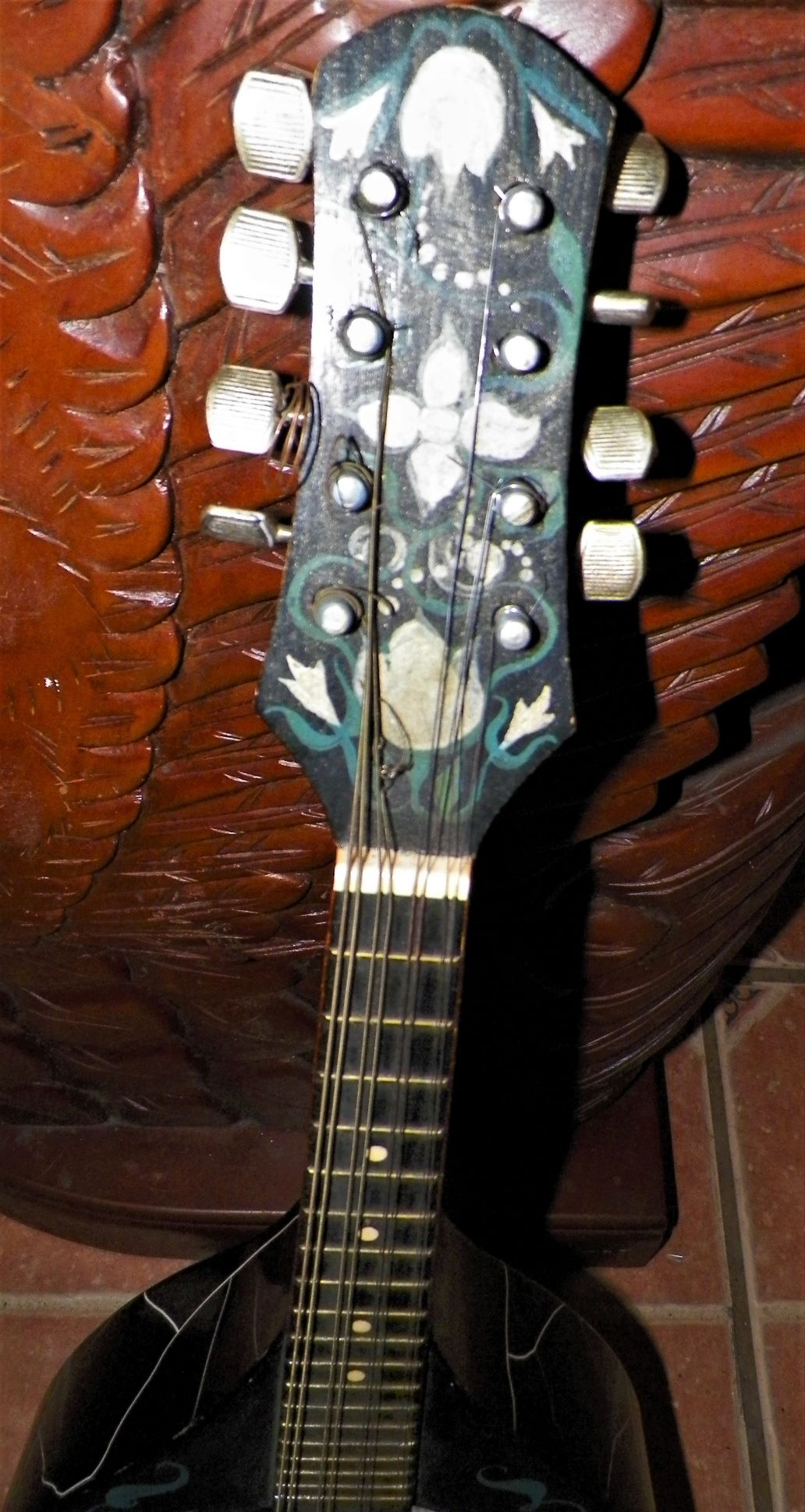 ANY INFO ON HAND PAINTED(?) VINTAGE/ANTIQUE MANDOLIN? | Antiques Board