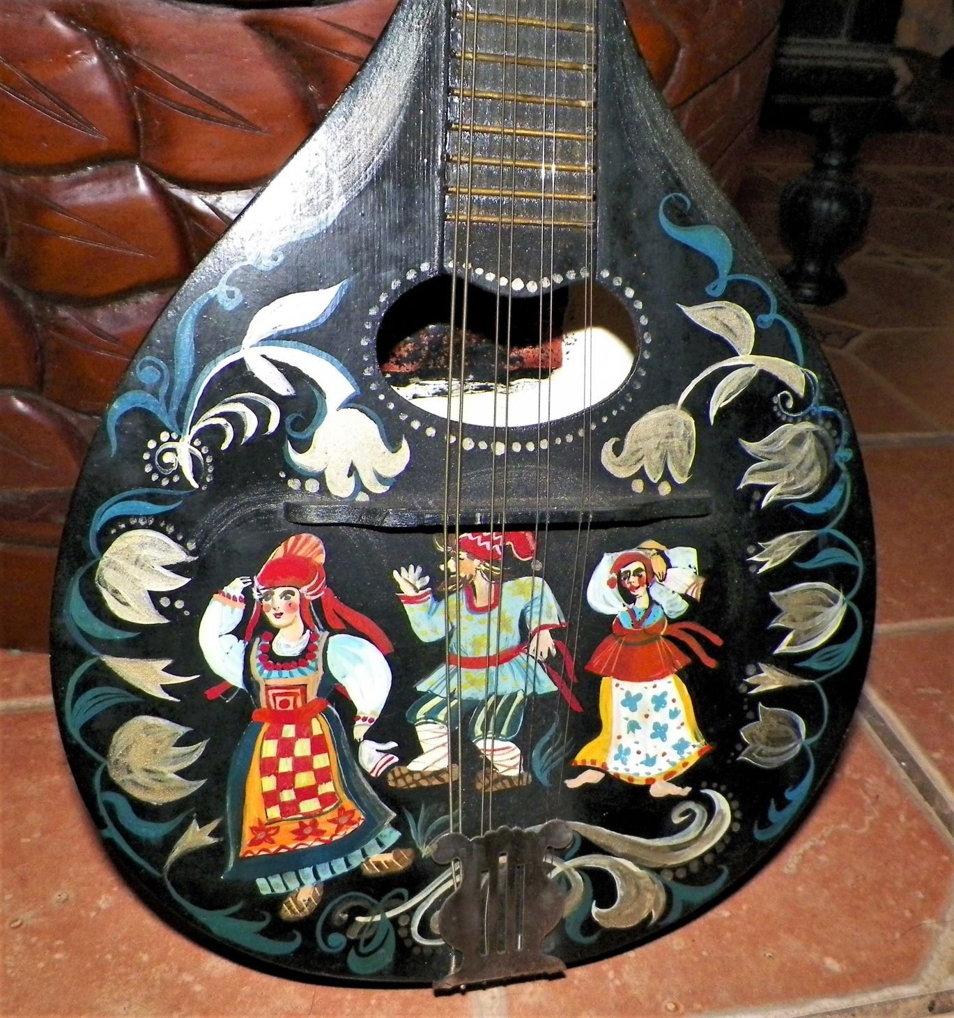 ANY INFO ON HAND PAINTED(?) VINTAGE/ANTIQUE MANDOLIN? | Antiques Board