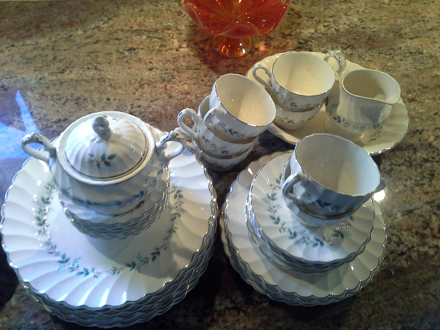 Myott Staffordshire China bluebell pattern, service for 8 | Antiques Board