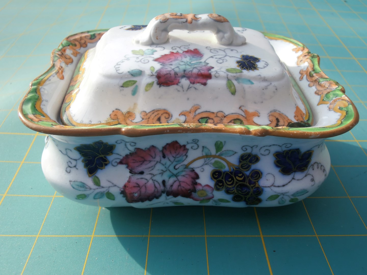 Pin box (?) soft paste porcelain | Antiques Board