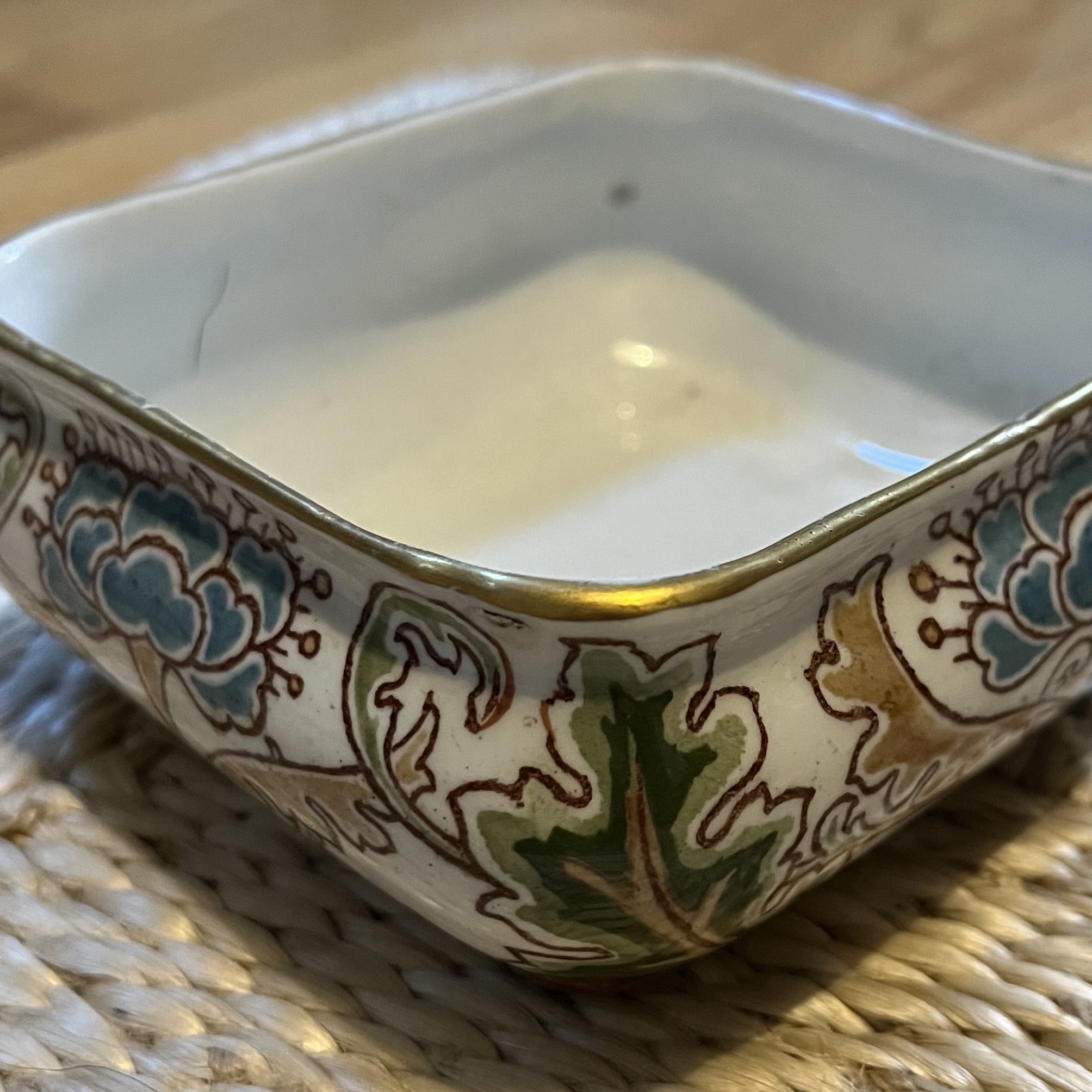 is this Royal Doulton artist signature familiar to anyone? | Antiques Board