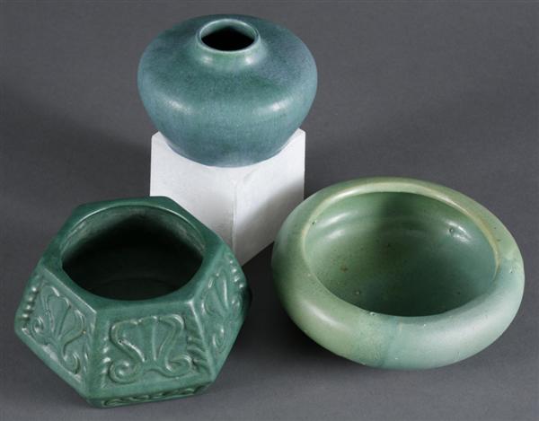 Pottery Bud Vase with Spider Web Signature | Antiques Board