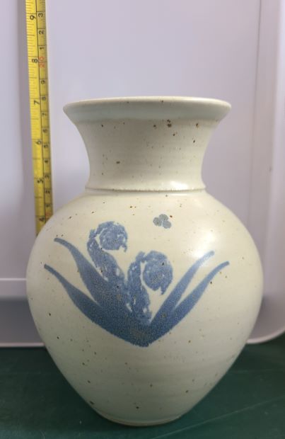 Help to identify signature on vase | Antiques Board